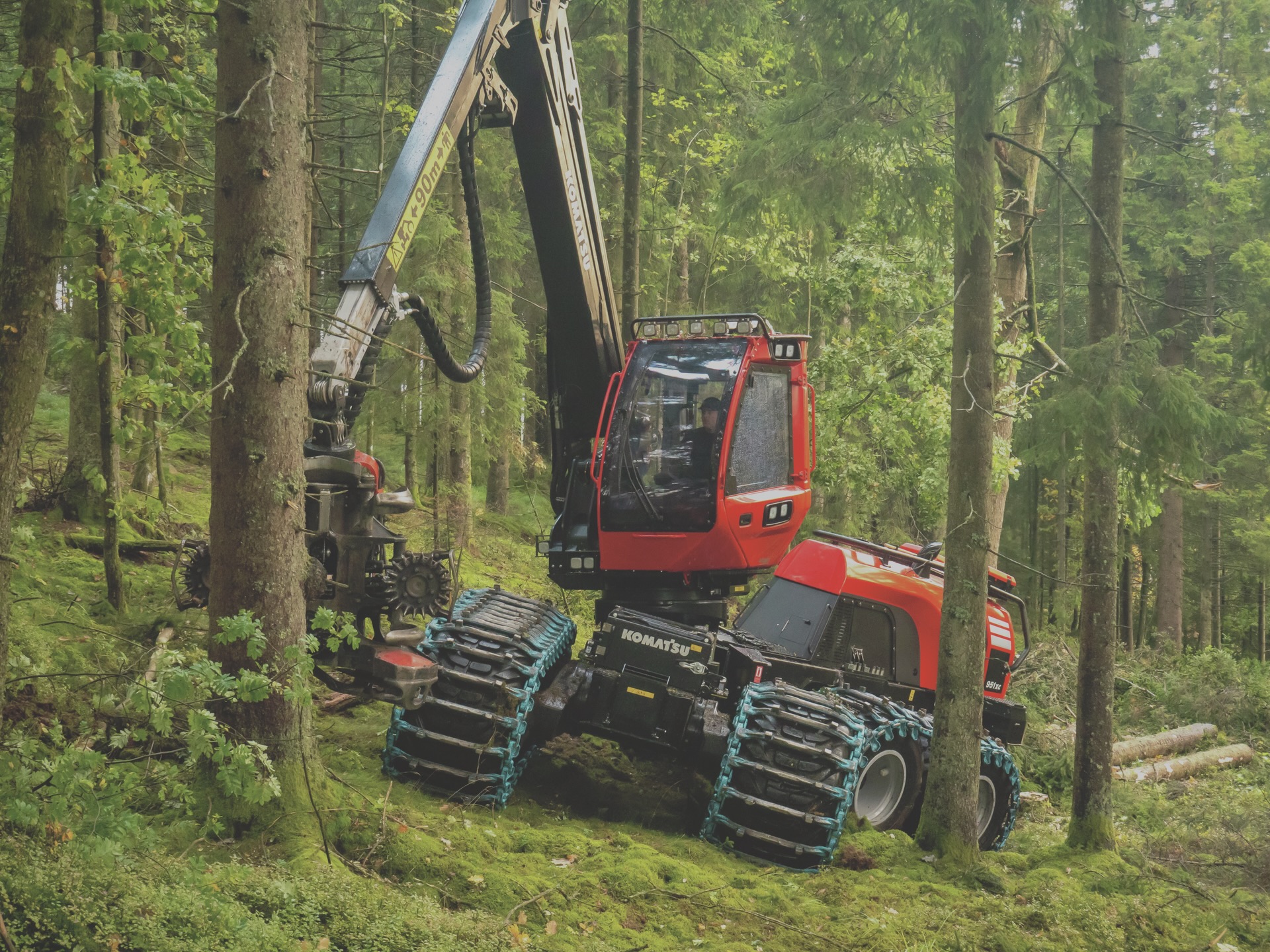 Komatsu’s New XF895-3 Forestry Forwarder | Equipment World