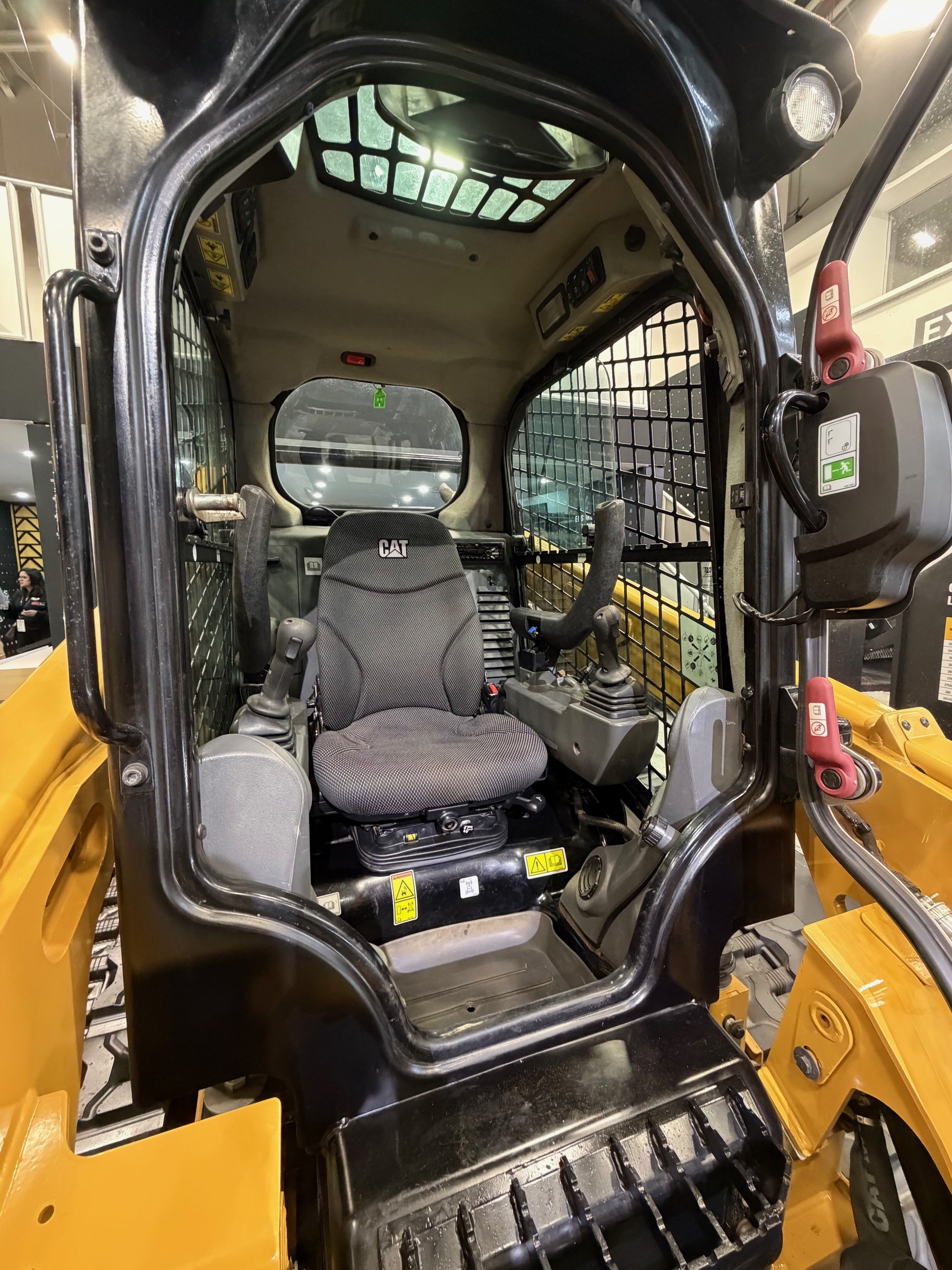 Cat 253 Compact Track Loader Targets Dirt Work | Equipment World