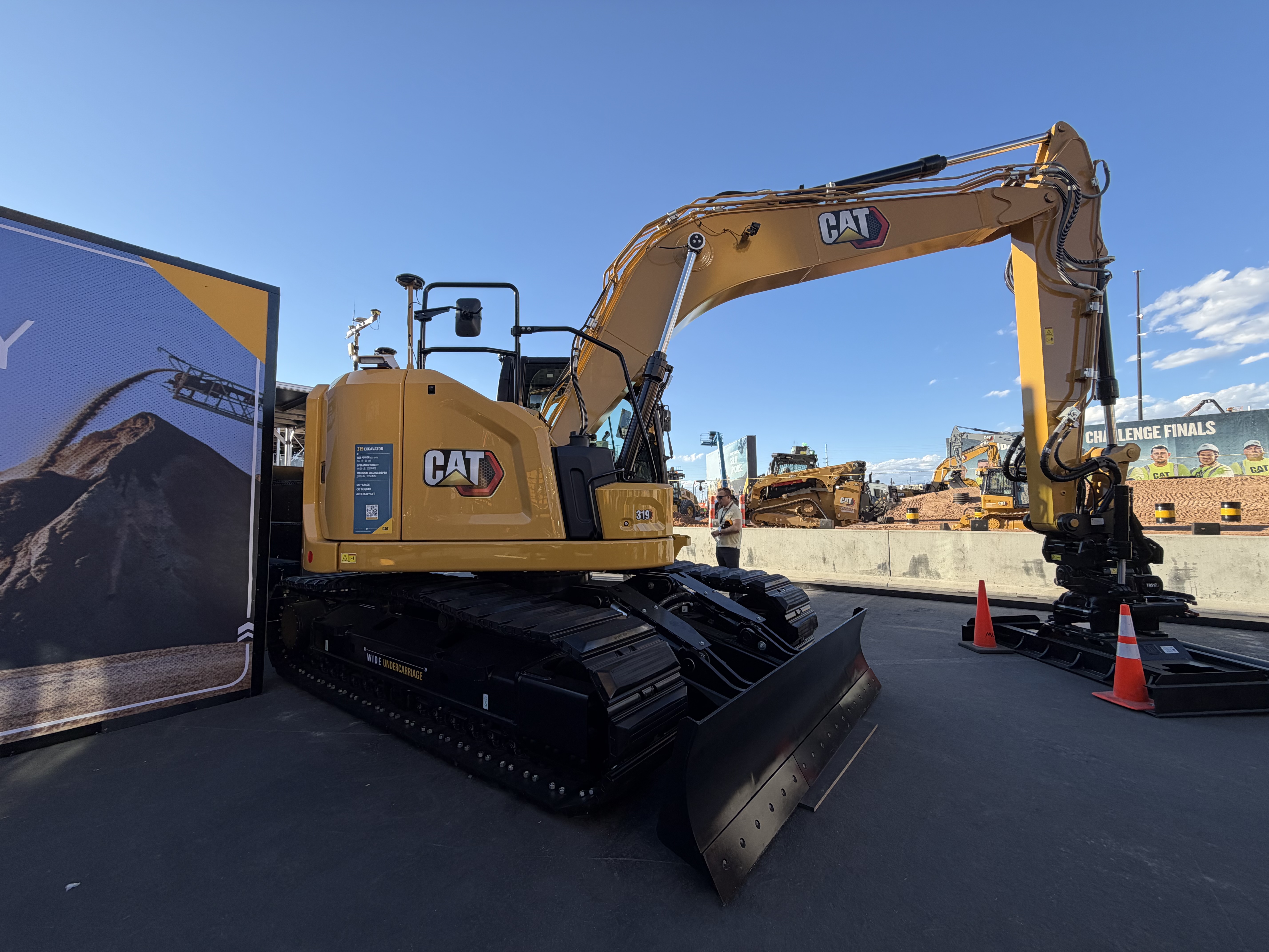 Cat 319 CR Excavator Debuts with Big Lift in Compact Radius | Equipment ...