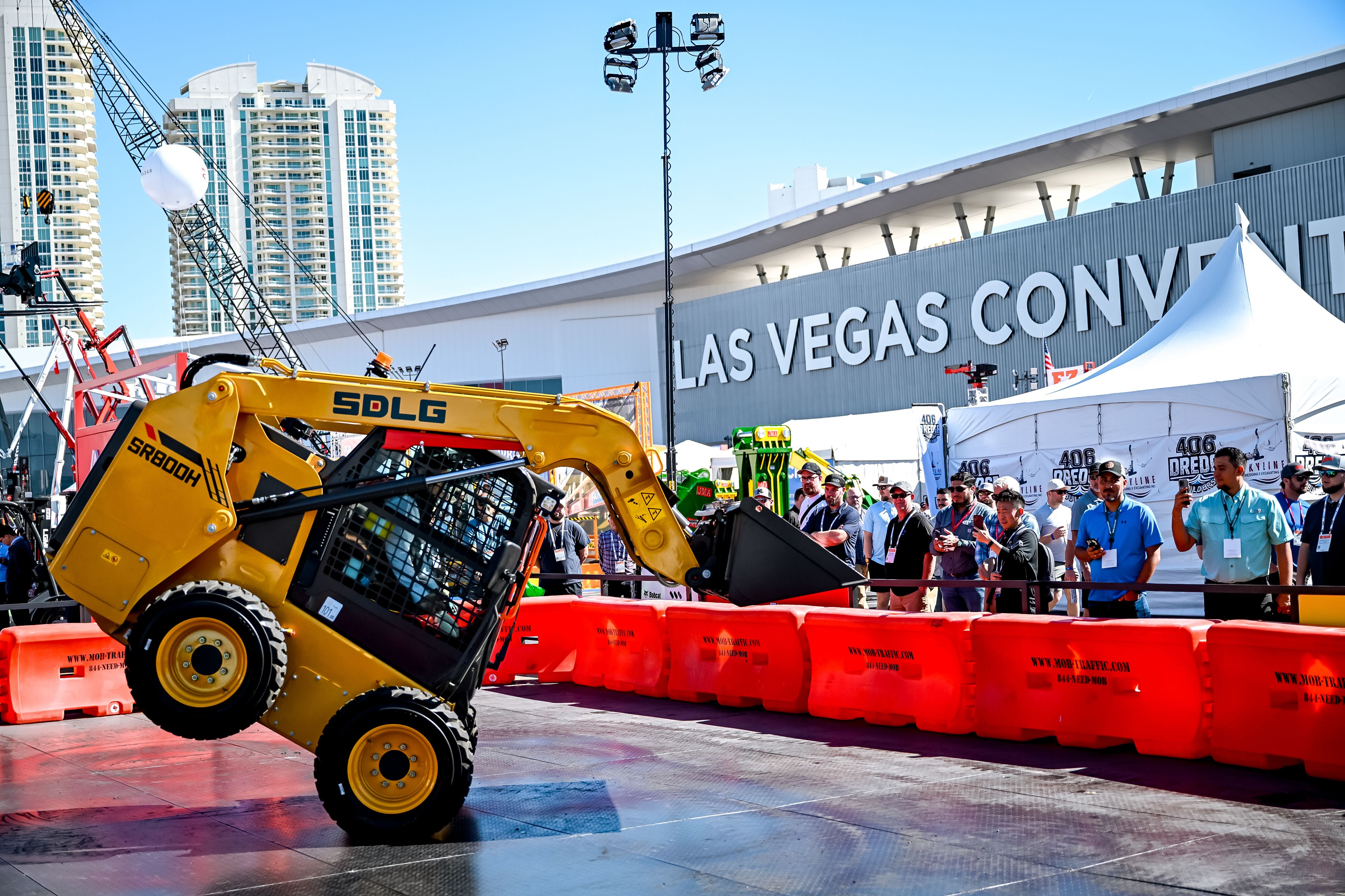 SDLG Reveals Its First Skid Steer, Compact Track Loader for U.S ...
